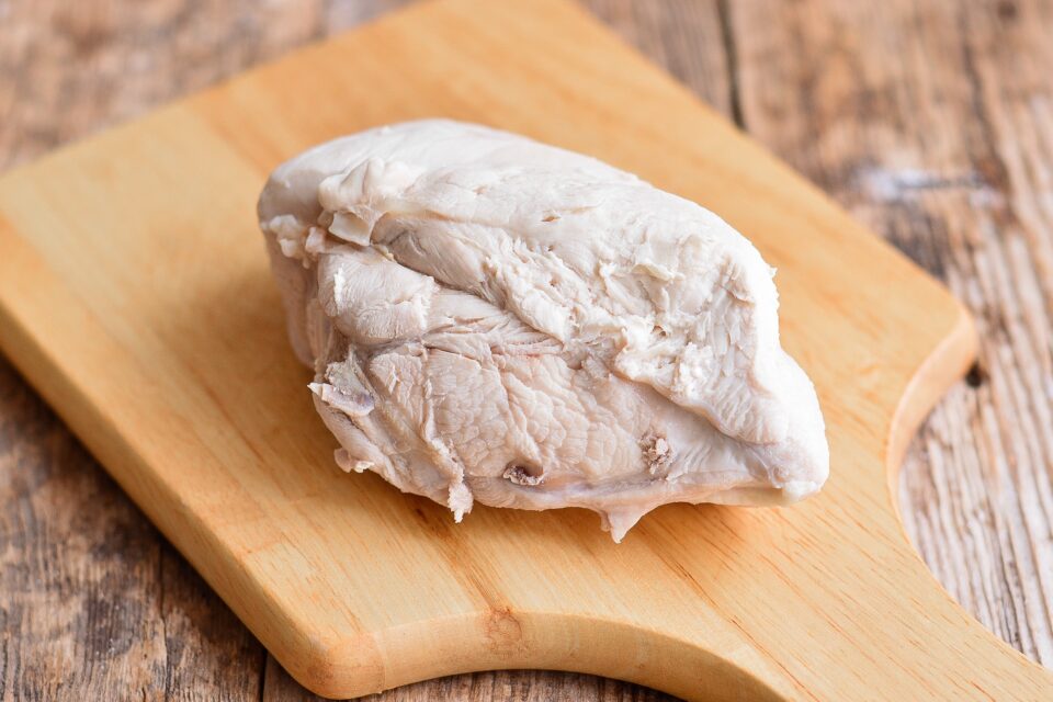 How to Boil Chicken for Dogs in 5 Easy Steps (With Pictures)