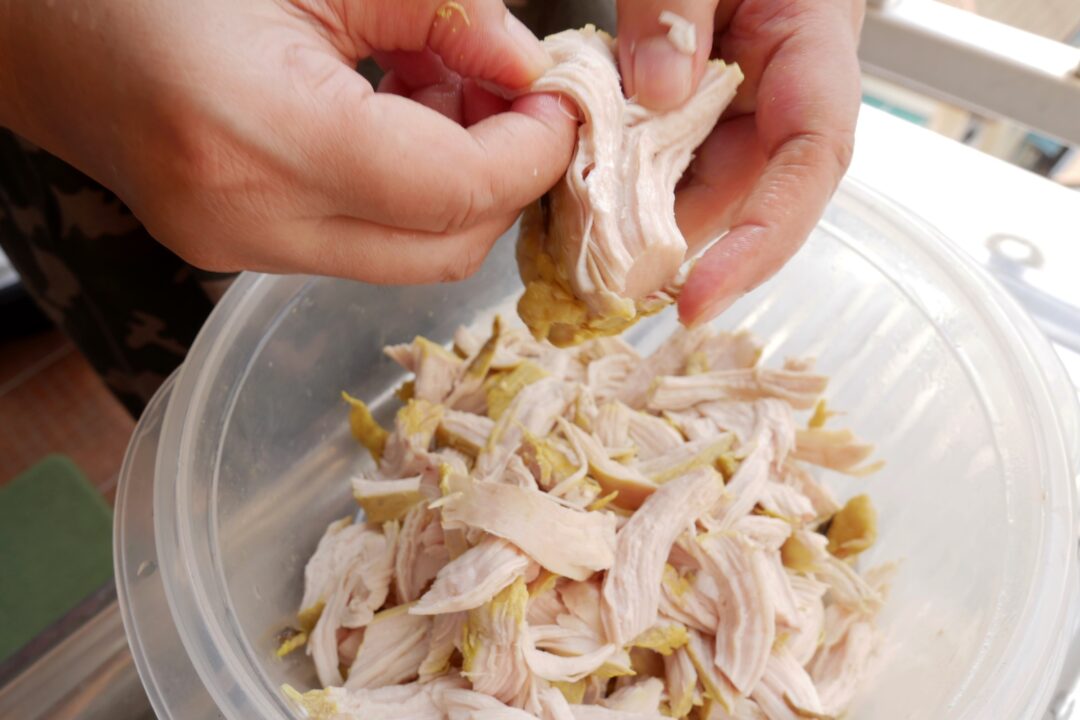 How to Boil Chicken for Dogs in 5 Easy Steps (With Pictures)